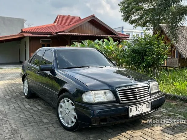 Jual Mercedes-Benz C-Class C180 Sedan Bekas di Lampung Harga Kredit ...