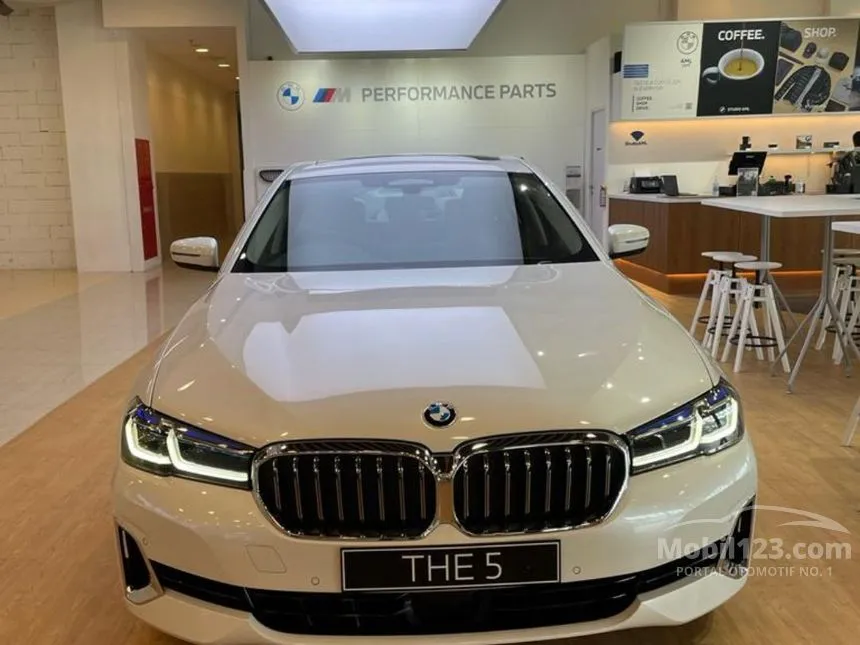 Jual Mobil BMW 530i 2022 Opulence 2.0 di DKI Jakarta Automatic Sedan ...