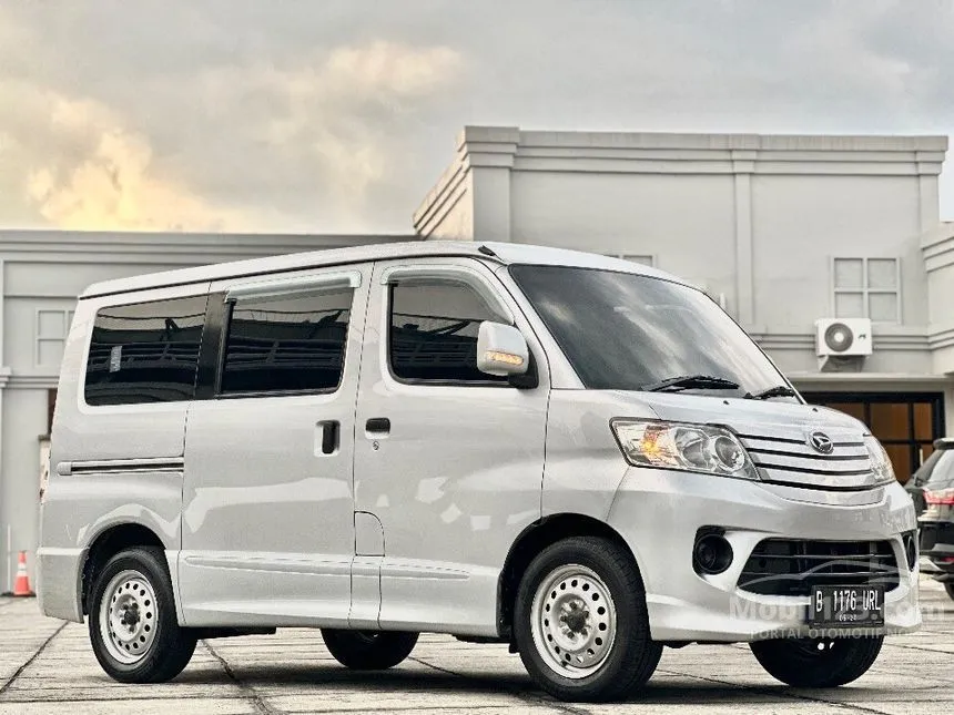 Jual Mobil Daihatsu Luxio 2014 D 1.5 di DKI Jakarta Manual MPV Silver ...