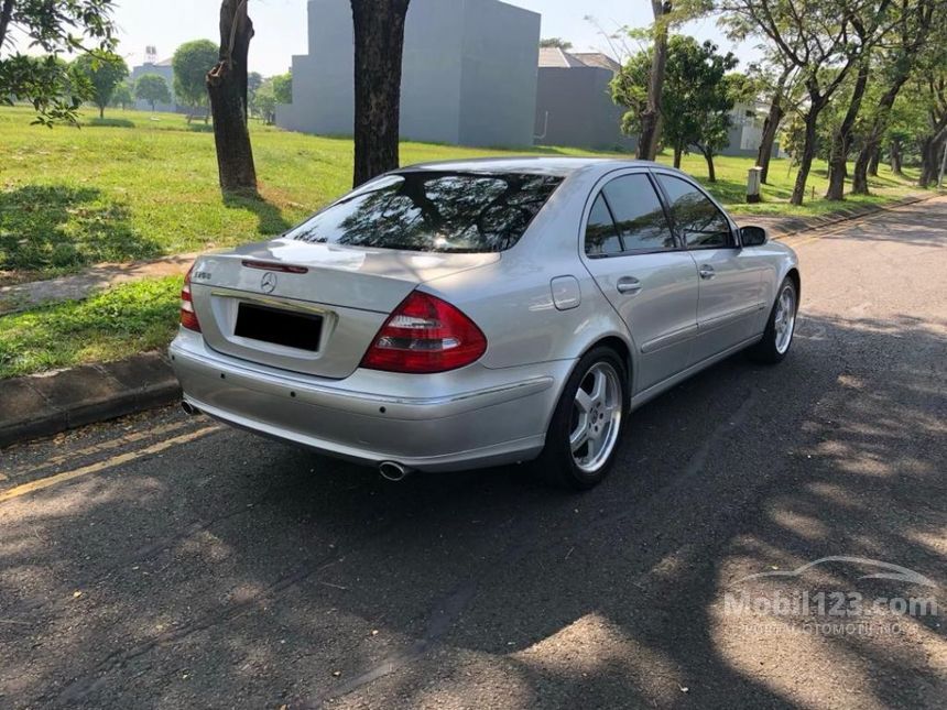 Jual Mobil Mercedes-Benz E260 2005 E260 2.6 di Jawa Timur Automatic ...