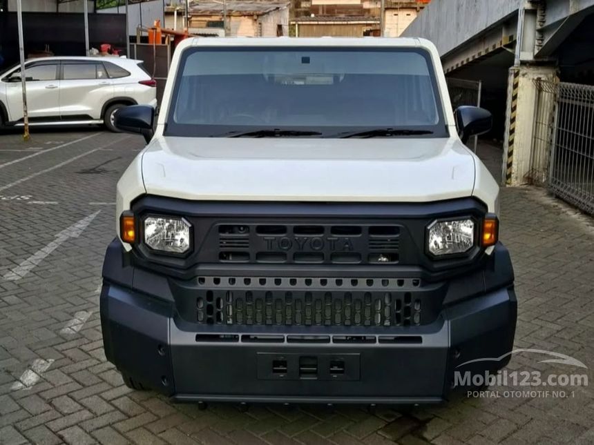 Jual Mobil Toyota Hilux Rangga 2024 Standard Flat Deck 3 Way Single Cab ...