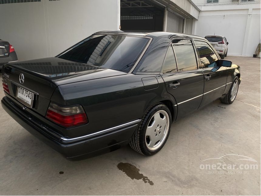 Mercedes-Benz E280 1995 W124 (ปี 85-96) 2.8 เกียร์อัตโนมัติ สีดำ ...