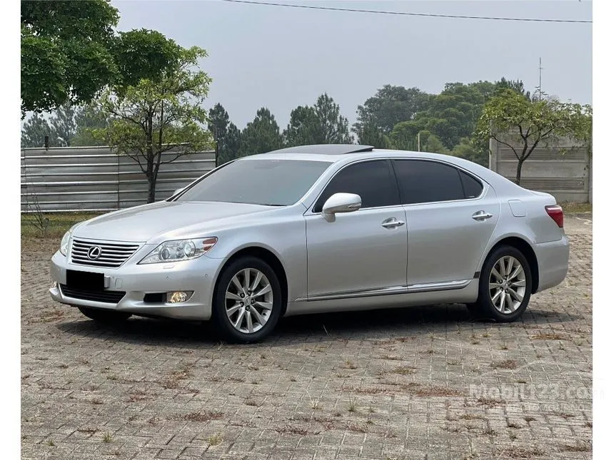 Jual Mobil Lexus LS460L 2010 4.6 di DKI Jakarta Automatic Sedan Silver ...