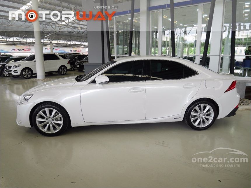 Lexus IS300h 2013 (ปี 12-16) Premium 2.5 เกียร์อัตโนมัติ สีขาว ...
