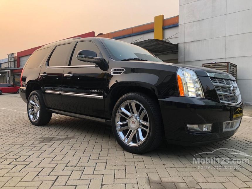 Jual Mobil Cadillac Escalade 2011 Platinum 6.2 di DKI Jakarta Automatic ...