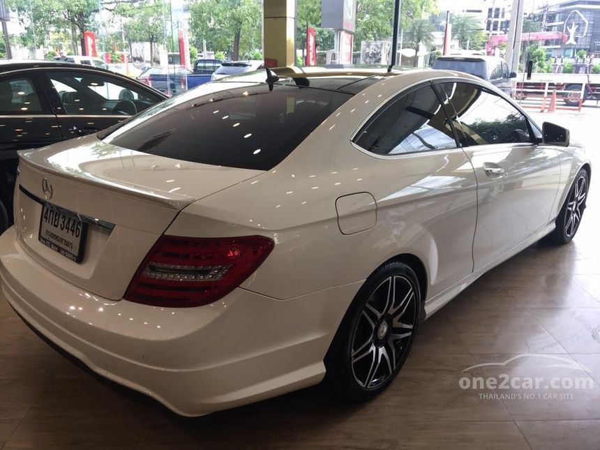 Mercedes-Benz C180 AMG 2015 W204 (ปี 08-14) 1.6 เกียร์อัตโนมัติ สีขาว ...