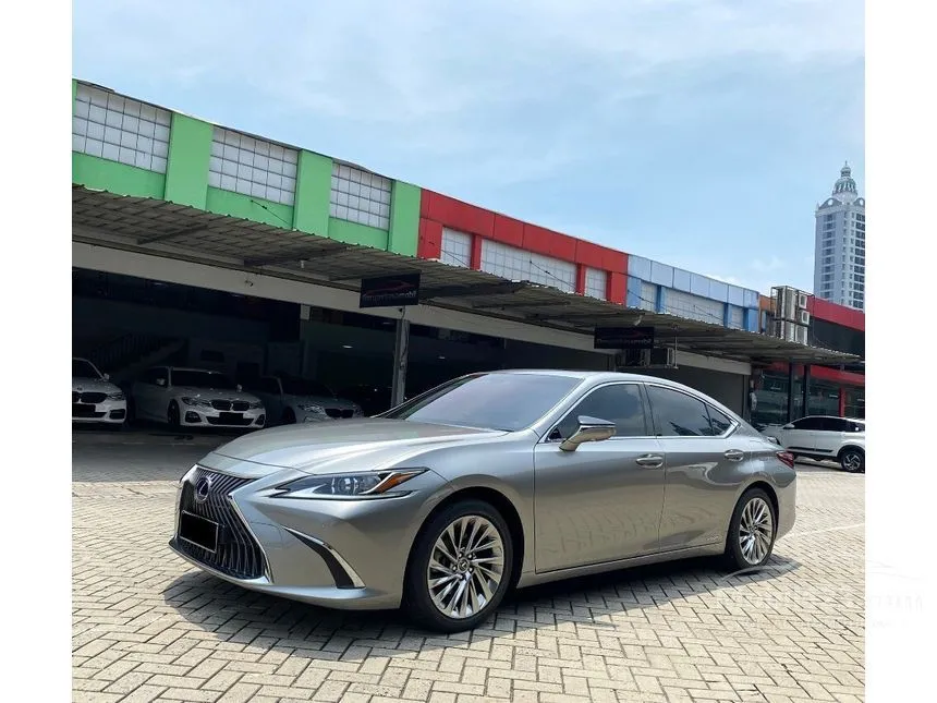 Jual Mobil Lexus ES300h 2018 2.5 di DKI Jakarta Automatic Sedan Silver Rp 840.000.000 - 11660011 ...