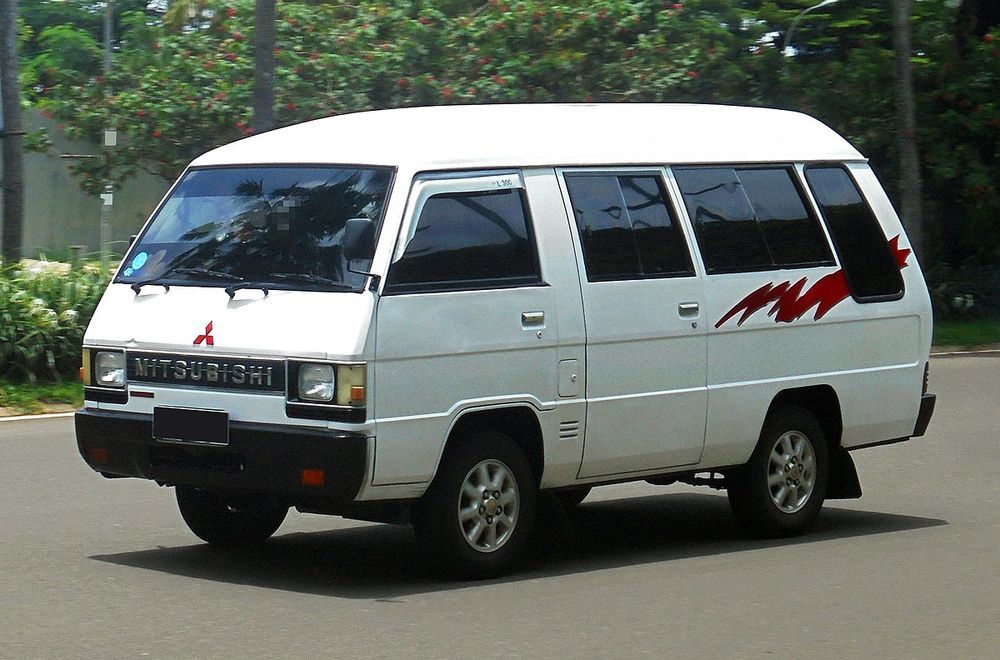 Mitsubishi L300 Minibus, Andalan Jadi Mobil Travel dan Angkot di ...