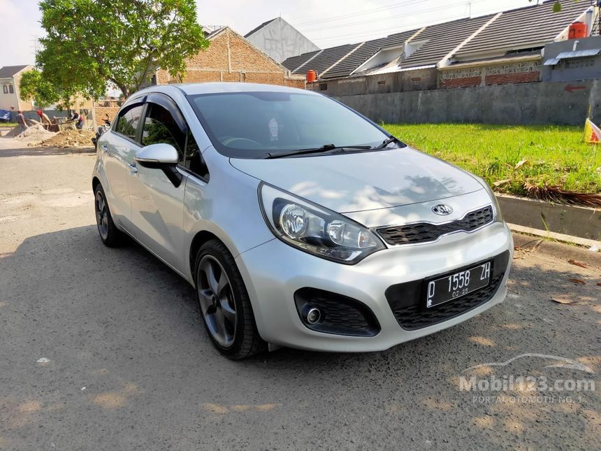 Jual Mobil KIA Rio 2013 UB 1.4 di Jawa Barat Automatic Hatchback Abu ...