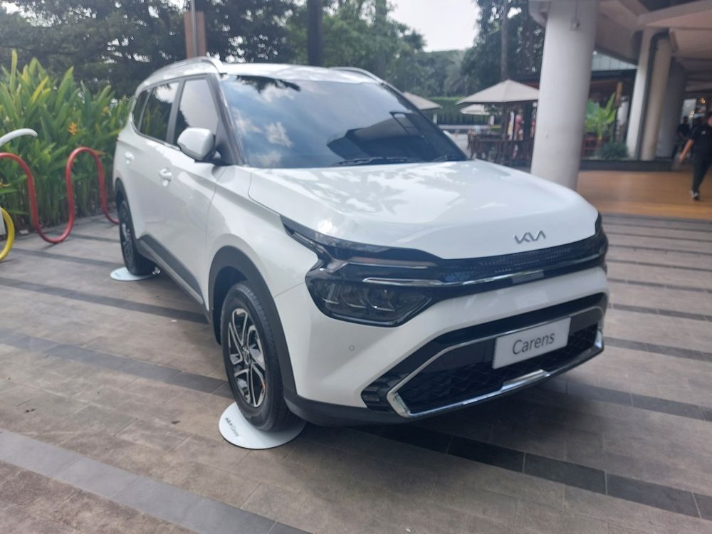 KIA Carens 1.5L IVT Tambah Varian Captain Seat, Harganya Rp414,6 Juta ...