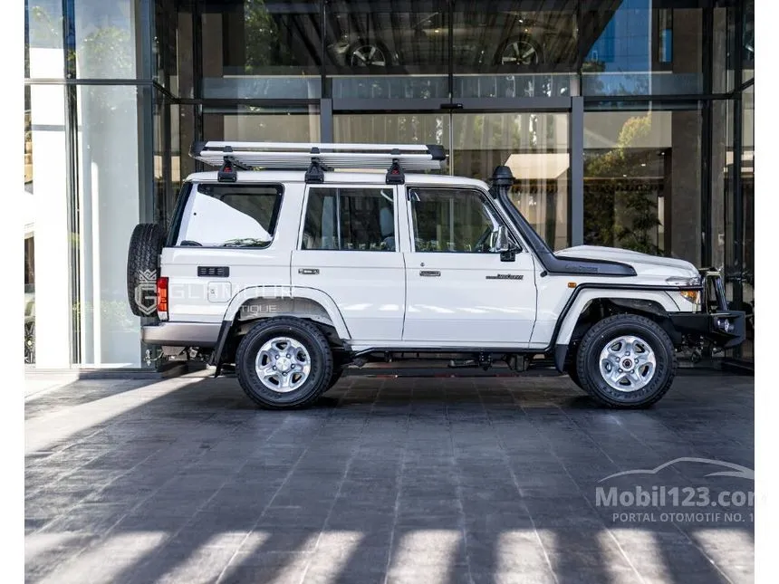 Jual Mobil Toyota Land Cruiser 2022 70 GXL 4.5 di DKI Jakarta Manual SUV Putih Rp 2.700.000.000 ...