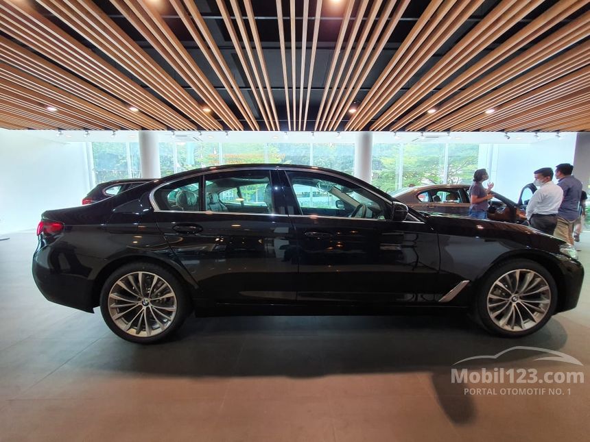 Jual Mobil BMW 530i 2021 Opulence 2.0 di DKI Jakarta Automatic Sedan ...