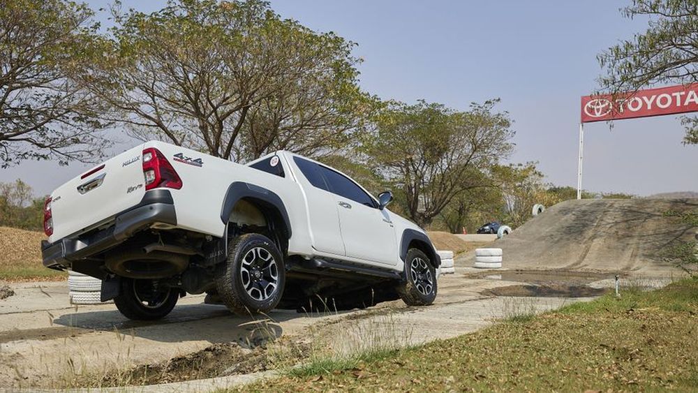 Toyota Hilux Revo บทพิสูจน์ Off-Road Training แบบจัดเต็ม - รีวิวรถยนต์