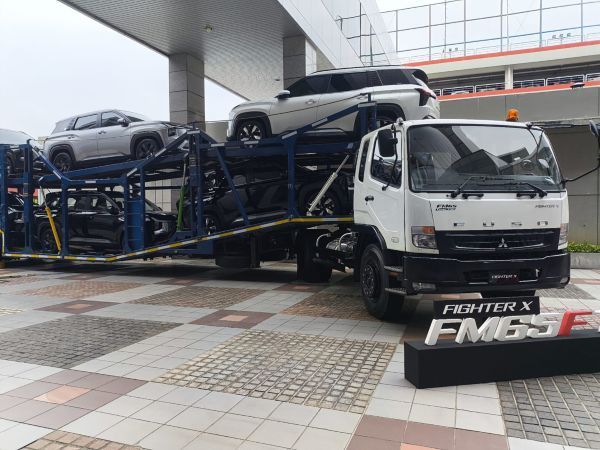 Potensi Pasar Menggiurkan, Mitsubishi Fuso Masuk Segmen Traktor 4x2 ...