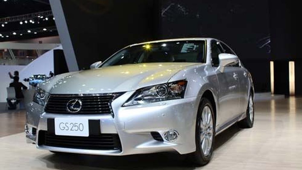 ประกบ All-New Lexus GS250 และ CT200h ในงาน Bangkok Motor Show 2012 ...