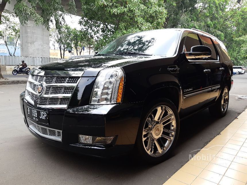 Jual Mobil Cadillac Escalade 2013 Platinum 6.2 di DKI Jakarta Automatic ...