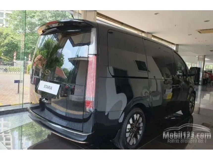 Jual Mobil Hyundai Staria 2022 Signature 9 2.2 di DKI Jakarta Automatic ...