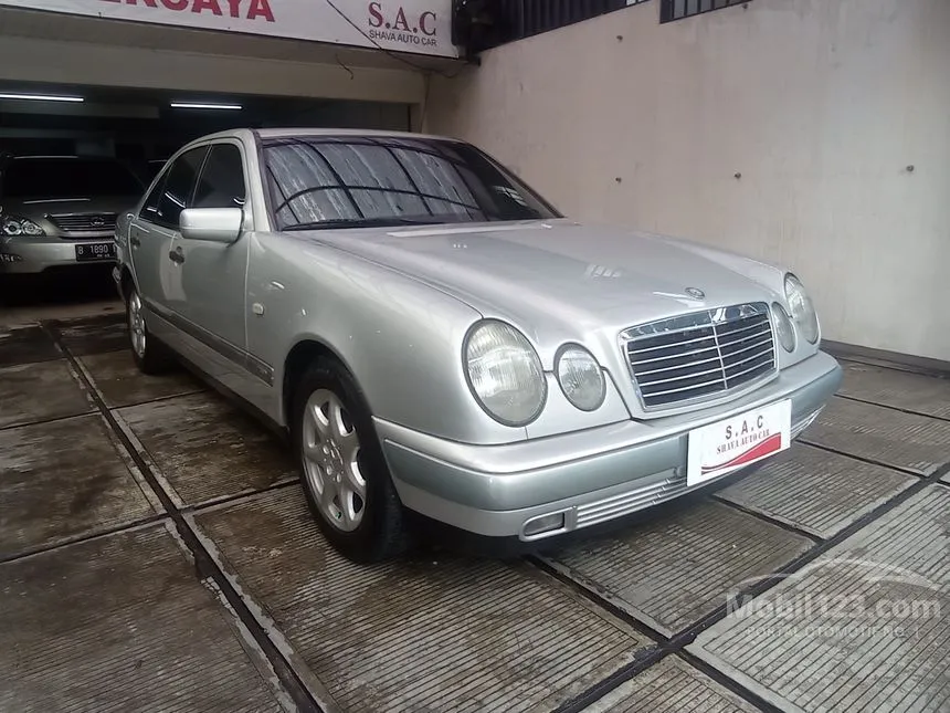 Jual Mobil Mercedes-Benz E230 1997 W210 2.3 Automatic 2.3 di DKI ...
