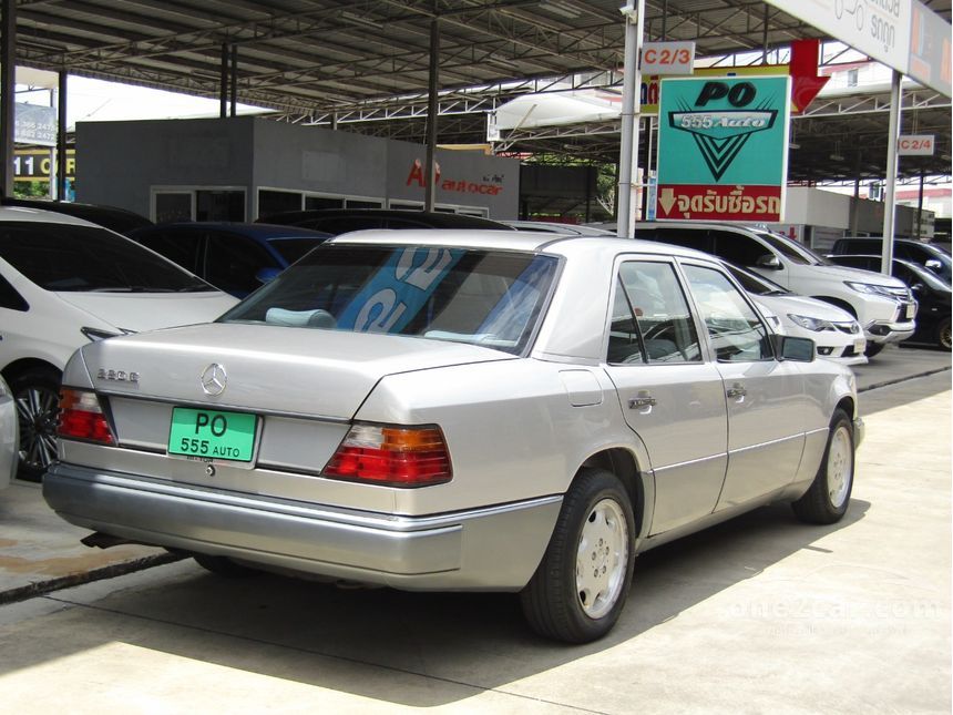 Mercedes-Benz 220E 1993 2.2 in กรุงเทพและปริมณฑล Automatic Sedan สีเทา ...