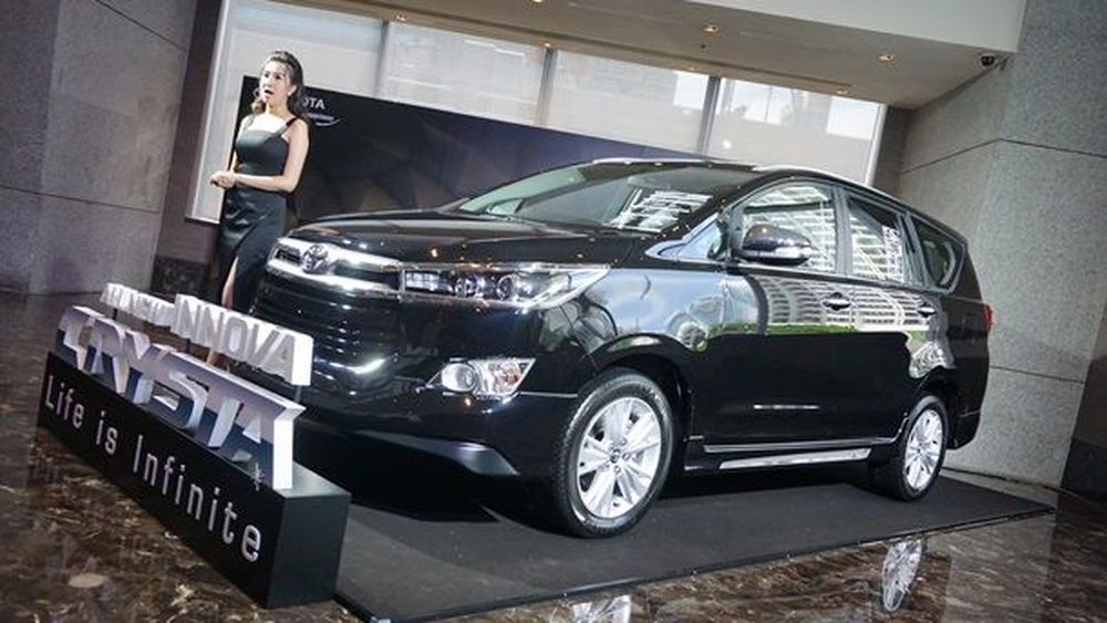 [Gallery] Toyota Innova Crysta เอนกประสงค์รุ่นใหญ่ ครบครัน ทันสมัย ...