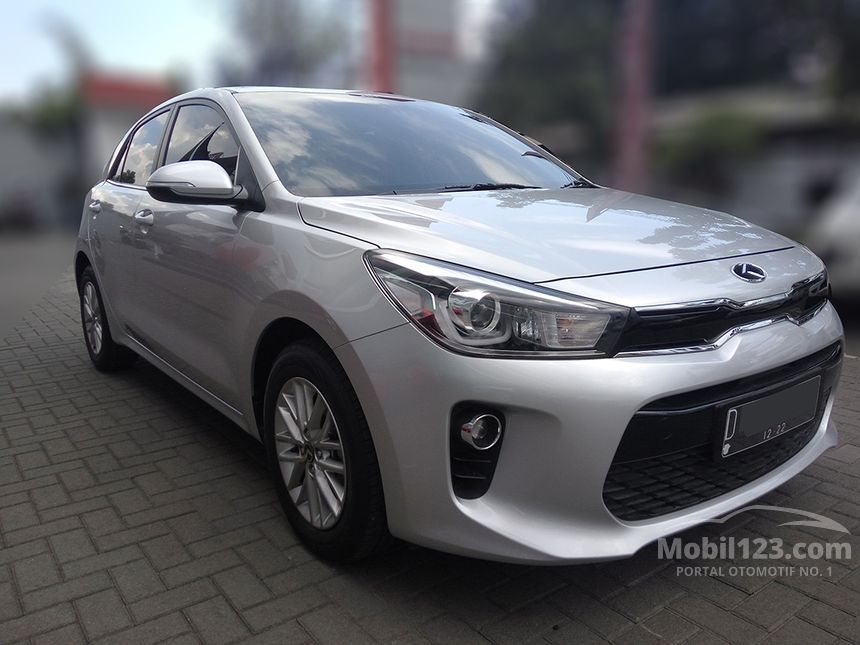 Jual Mobil KIA Rio 2017 YB 1.3 di Jawa Barat Automatic Hatchback Silver ...
