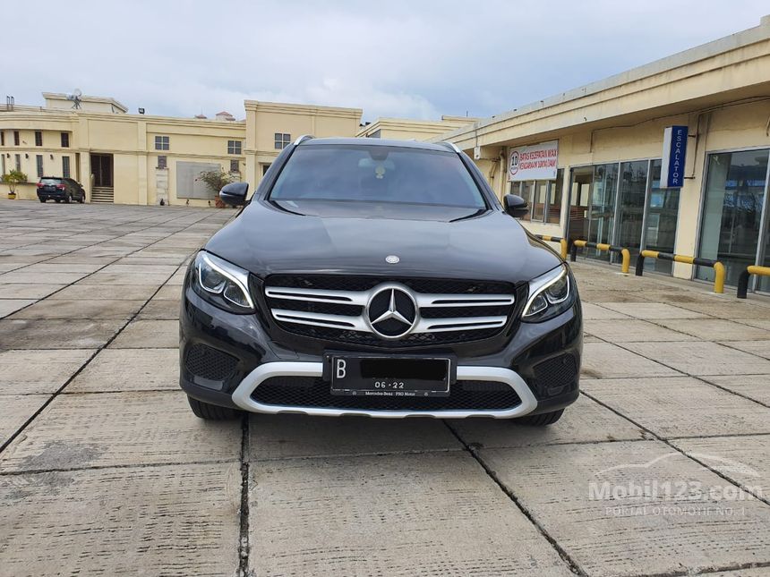 Jual Mobil Mercedes-Benz GLC250 2017 Exclusive 4MATIC 2.0 di DKI ...