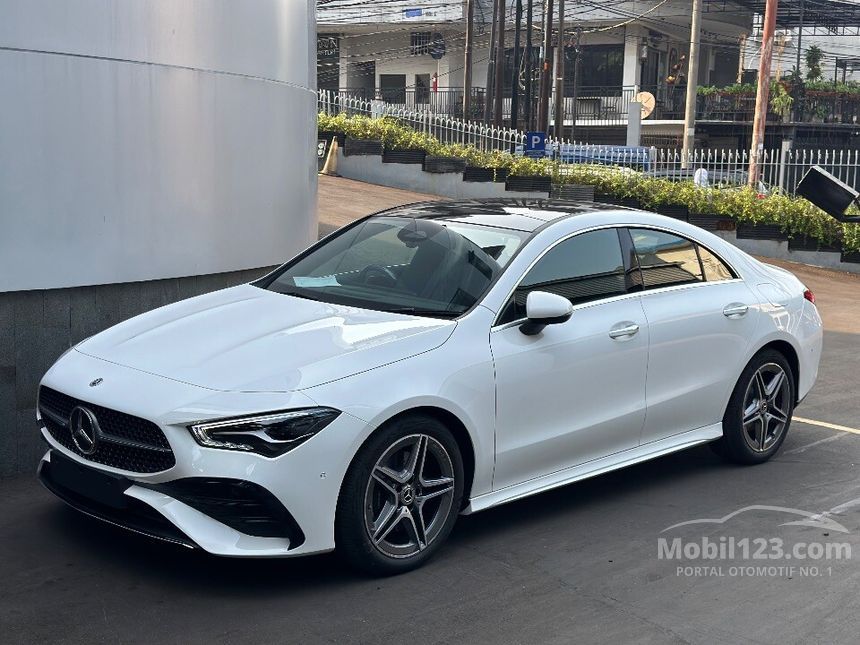 Jual Mobil Mercedes-Benz CLA200 2024 AMG Line 1.3 di DKI Jakarta Automatic Coupe Putih Rp 1.200 ...