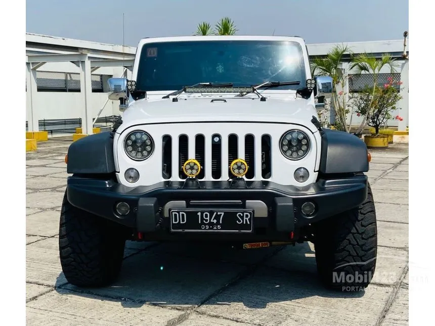 Jual Mobil Jeep Wrangler 2014 Sport Renegade 3.6 di DKI Jakarta ...