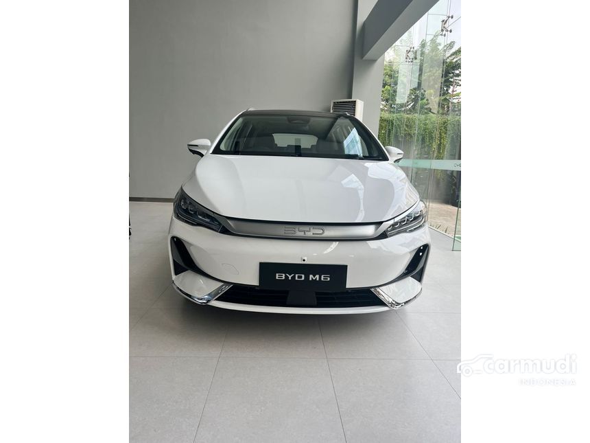 Jual Mobil BYD M6 2025 Superior 7-seaters di Banten Automatic MPV Putih ...