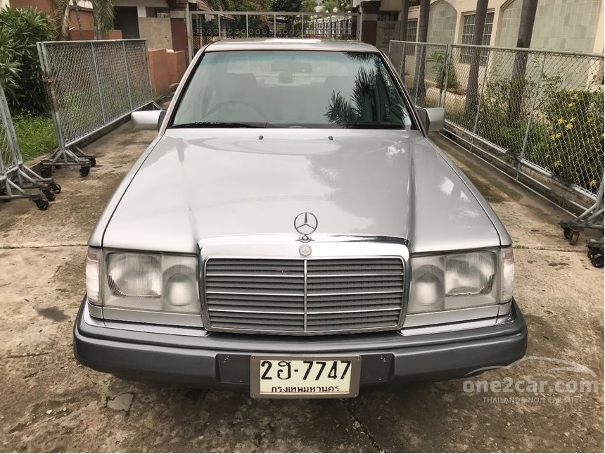 Mercedes-Benz 220E 1993 2.2 in กรุงเทพและปริมณฑล Automatic Sedan สีเทา ...