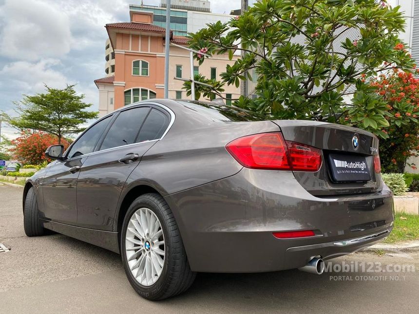 Jual Mobil BMW 320i 2015 Luxury 2.0 di DKI Jakarta Automatic Sedan ...
