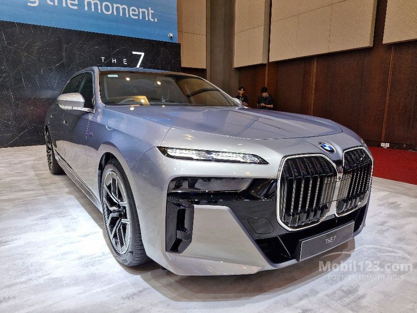 Jual Mobil BMW 735i 2024 M Sport 3.0 di DKI Jakarta Automatic Sedan Abu ...
