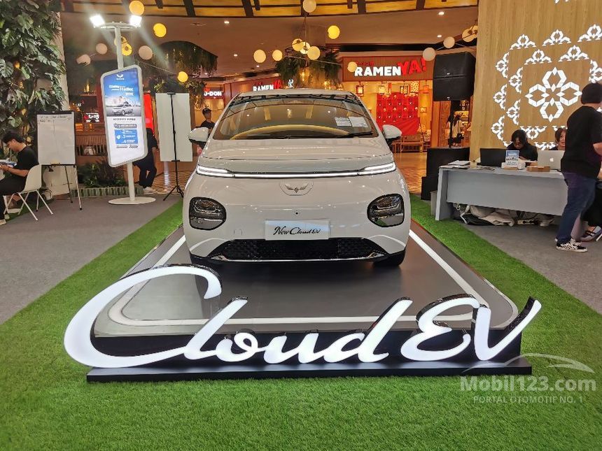 Jual Mobil Wuling Cloud 2025 EV Pro di Bali Automatic Hatchback Lainnya ...