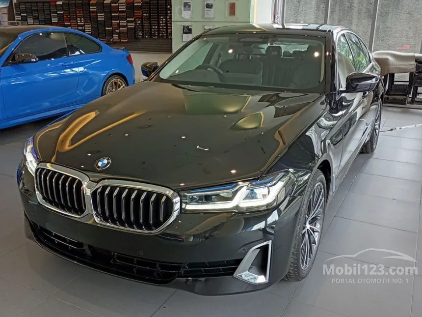 Jual Mobil BMW 530i 2022 Opulence 2.0 di DKI Jakarta Automatic Sedan ...