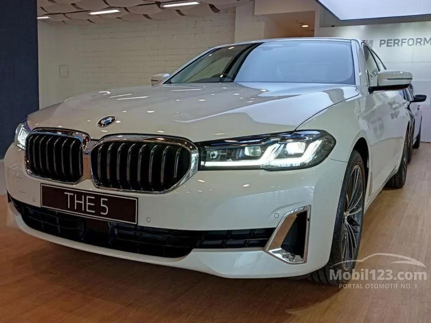 Jual Mobil BMW 530i 2022 Opulence 2.0 di DKI Jakarta Automatic Sedan ...