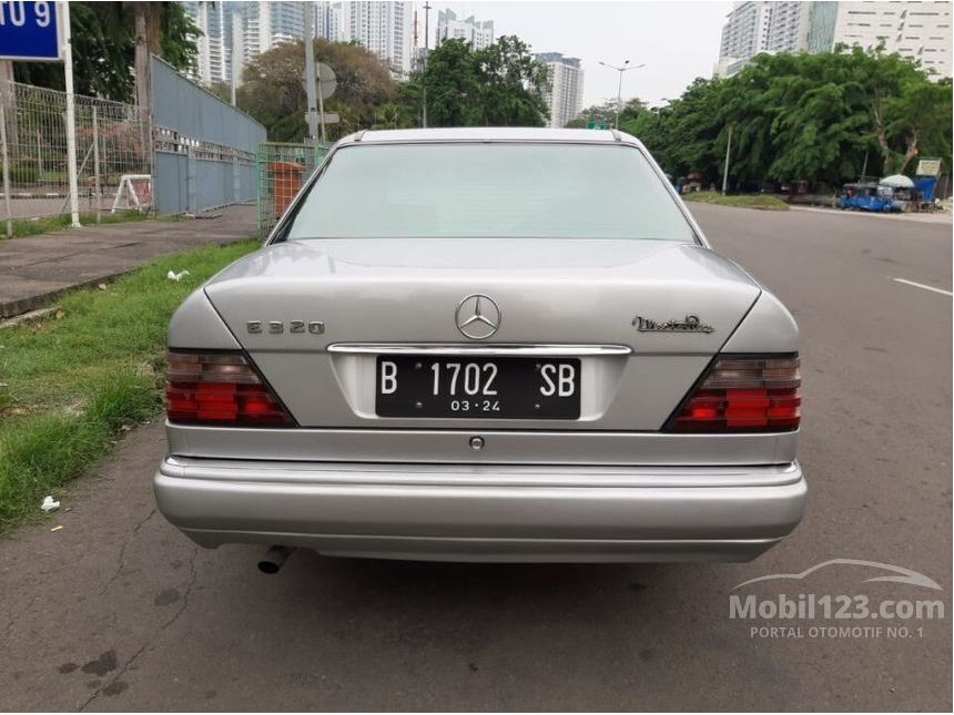 Jual Mobil Mercedes-Benz E220 1994 2.2 di DKI Jakarta Manual Sedan ...
