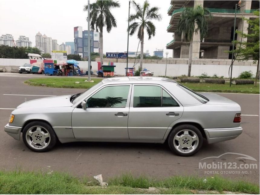 Jual Mobil Mercedes-Benz E220 1994 2.2 di DKI Jakarta Manual Sedan ...