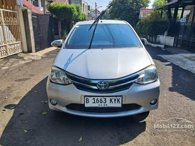Jual Toyota Etios Valco Mulai 2015 Bekas di Indonesia Harga Kredit ...