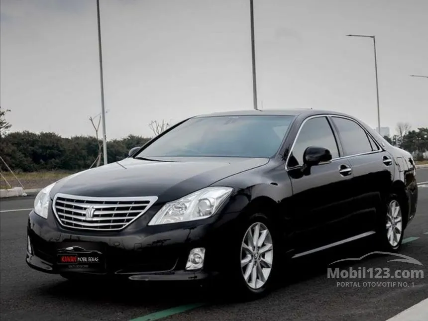 Jual Mobil Toyota Crown 2009 Royal Saloon Standard 3.0 di Banten ...