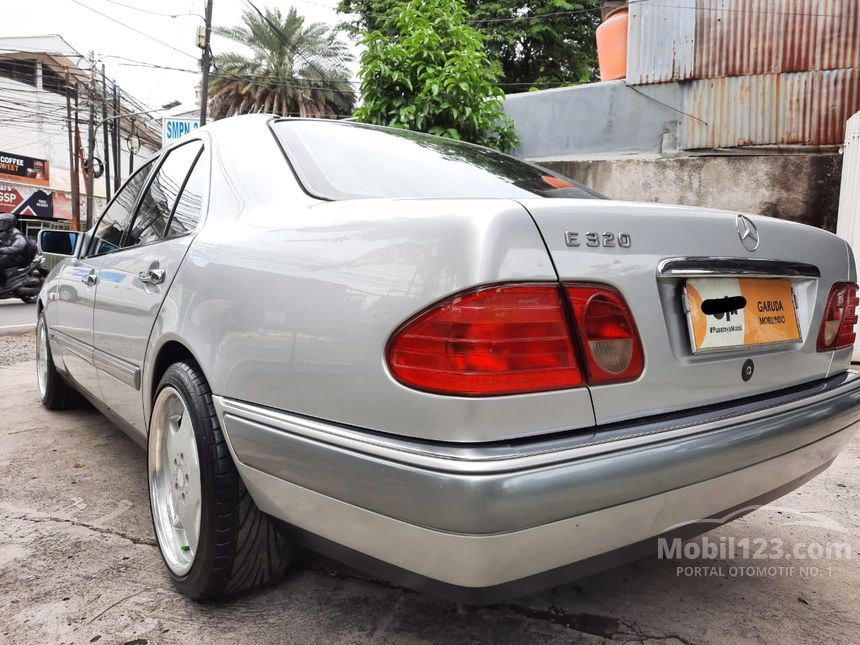 Jual Mobil Mercedes-Benz E320 1997 W210 3.2 Automatic 3.2 di DKI ...