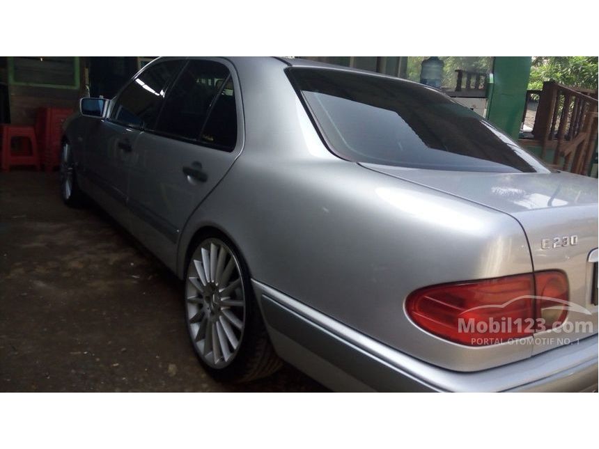 Jual Mobil Mercedes-Benz E230 1998 W210 2.3 Automatic 2.3 di DKI Jakarta Automatic Sedan Silver ...
