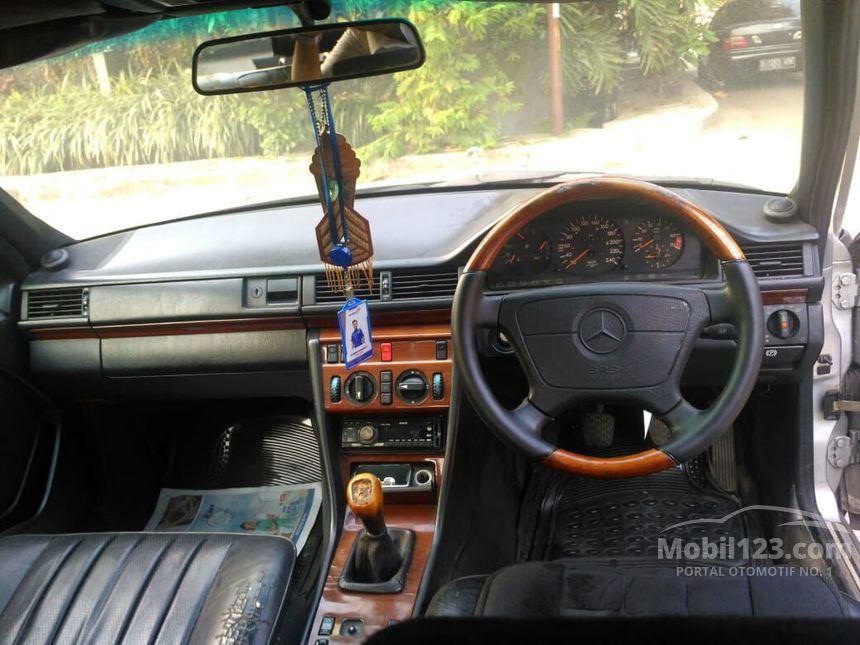 Jual Mobil Mercedes-Benz E220 1994 2.2 di Jawa Barat Manual Sedan ...