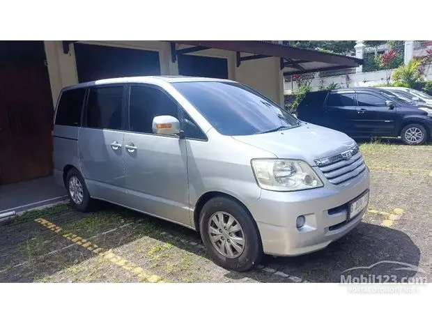 Toyota Noah Bekas di Indonesia Harga Murah, Kredit Mudah! | Mobil123