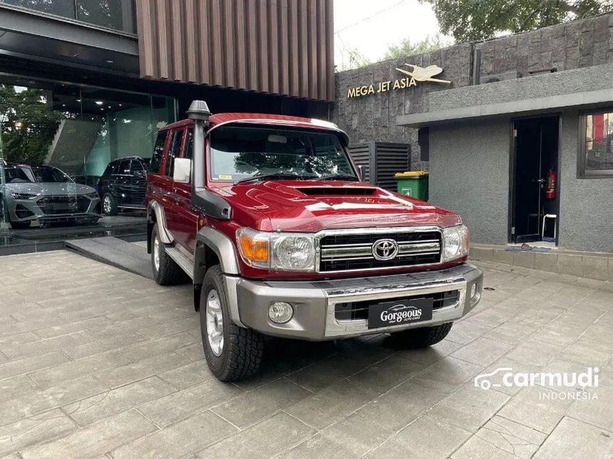 Toyota Land Cruiser 2023 70 GXL 4.5 in DKI Jakarta Manual SUV Maroon ...
