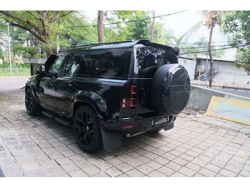 Jual Mobil Land Rover Defender 2022 110 P400 Explorer Package 3.0 di ...
