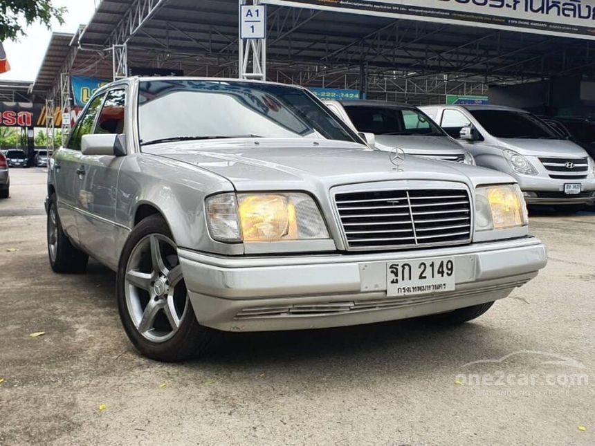 Mercedes-Benz 220E 2004 2.2 in กรุงเทพและปริมณฑล Automatic Sedan สีเงิน ...