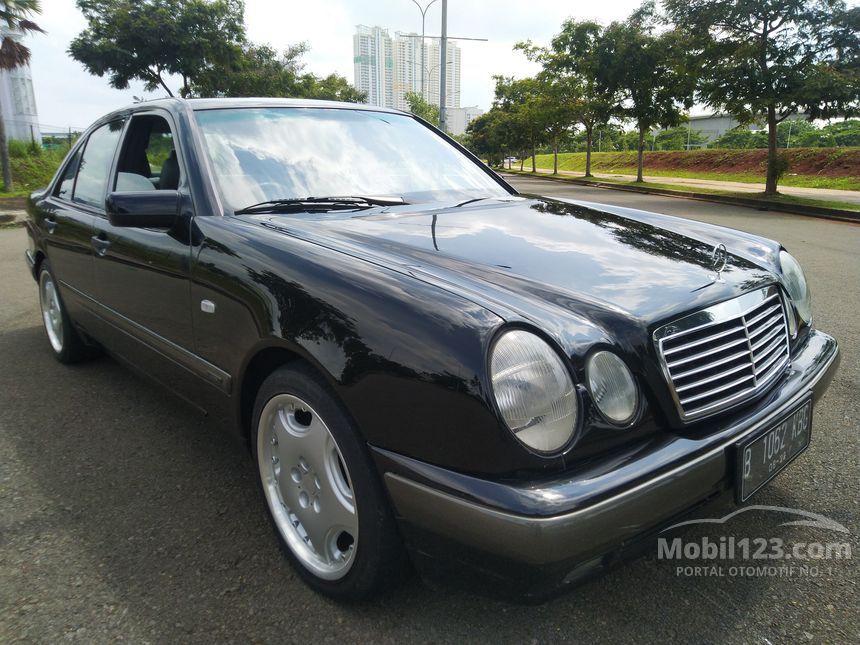 Jual Mobil Mercedes-Benz E230 1998 W210 2.3 Automatic 2.3 di DKI Jakarta Automatic Sedan Hitam ...