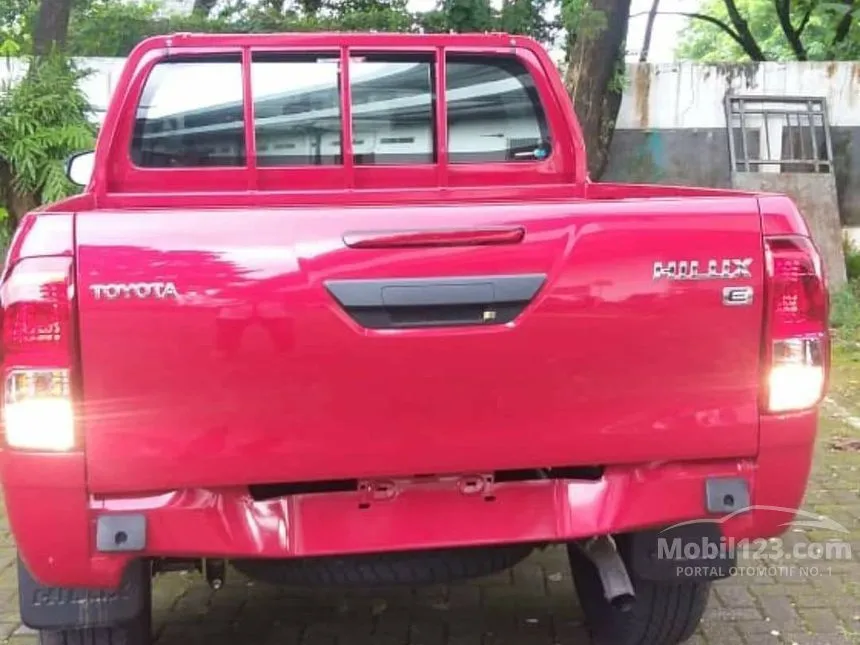 Jual Mobil Toyota Hilux 2021 E 2.4 di Jawa Barat Manual Pick-up Merah ...