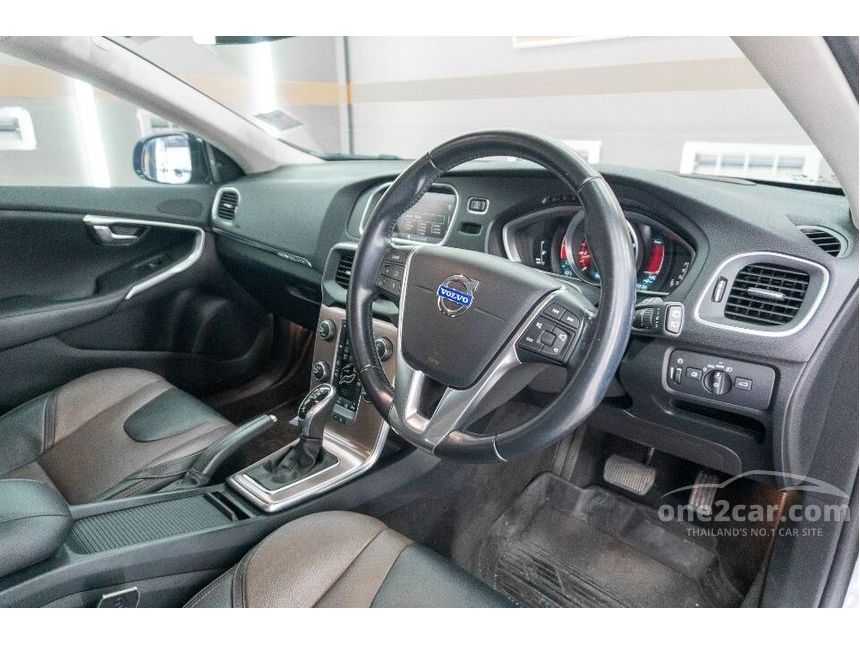Volvo V40 2016 2.0 in กรุงเทพและปริมณฑล Automatic Wagon สีฟ้า for 1 ...