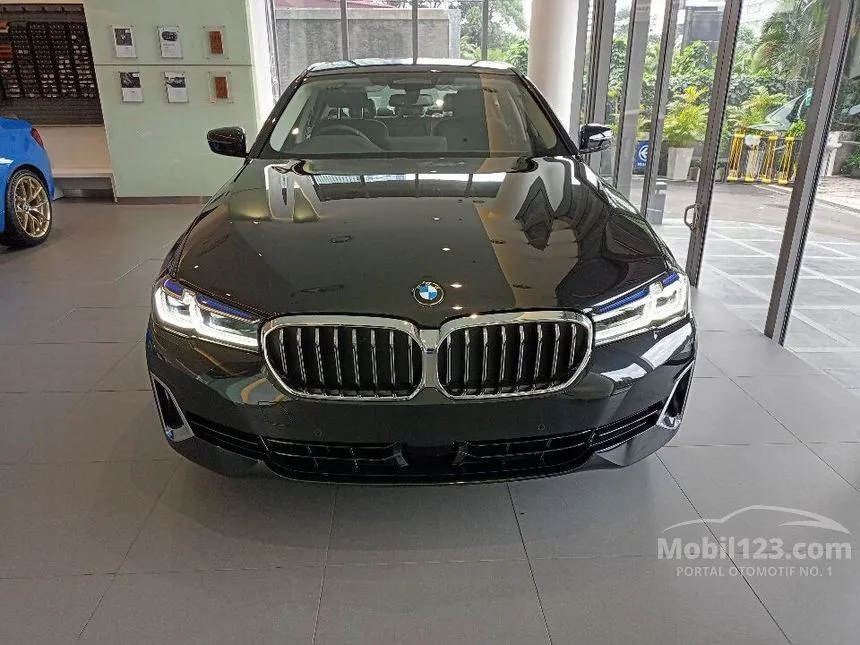 Jual Mobil BMW 530i 2022 Opulence 2.0 di DKI Jakarta Automatic Sedan ...